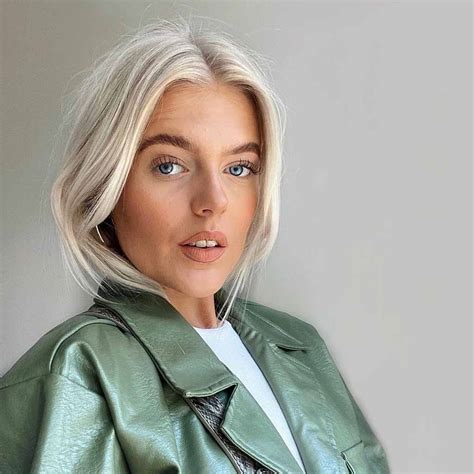 15 Fashionable Tucked Hairstyles Hairaide