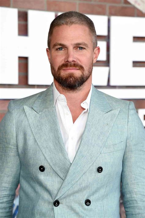 Stephen Amell Teases Star Turn In Suits La Spinoff Exclusive