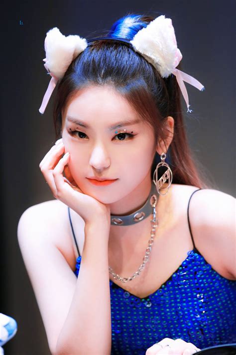 Itzy Pics On Twitter Itzy Kpop Eye Makeup