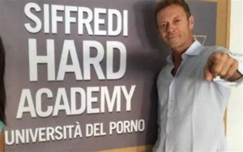 Lattore Italiano Rocco Siffredi Dice Addio Al Mondo Dellhard Non