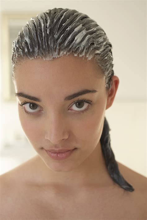 The Best Home Remedies For Dry Hair Stylecaster