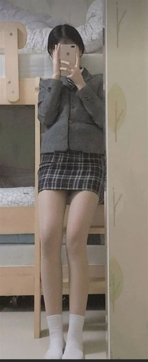 학교에 있는 현성 이님의 핀 청소년 여자 패션 여자 교복 패션