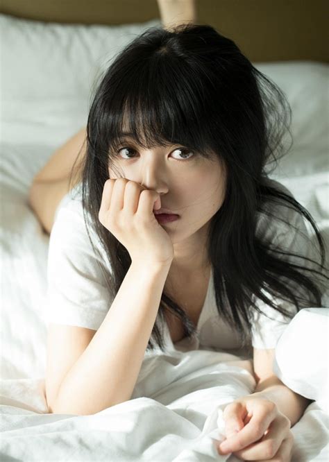 ラブライブ声優の逢田梨香子が新写真集でバスタオル背中セミヌード解禁 みんくちゃんねる