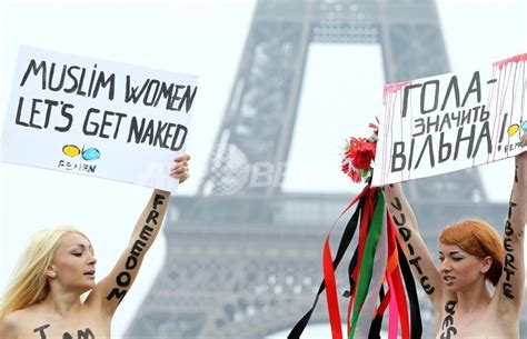 トップレスでイスラム教社会の「女性差別」に抗議、パリ 写真12枚 国際ニュース：afpbb News