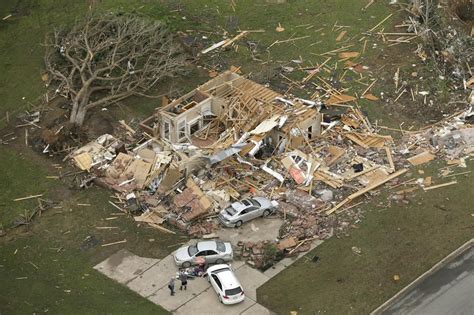 30 Heartbreaking Photos From The Aftermath Of The Deadly Tornado Outbreak