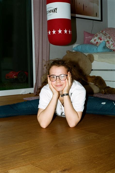 Anna Breit Fotografiert Teenager In Ihren Zimmern Fm4 Orf At