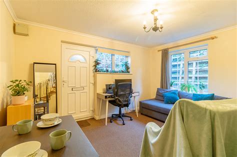 1 Bed End Terrace House For Sale In St Benedicts Close Aldershot Gu11