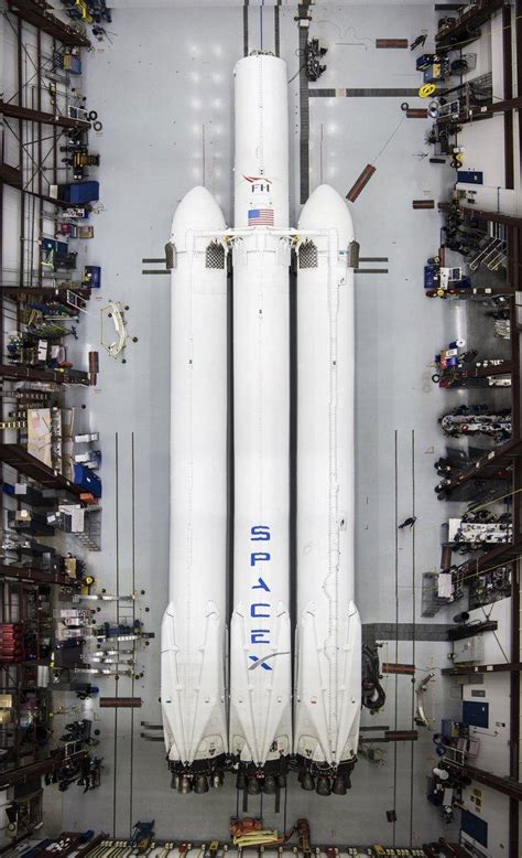 First Pics Of Worlds Most Powerful Rocket Elon Musks Falcon Heavy
