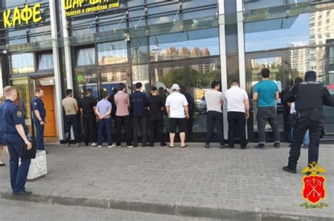 В Петербурге поймали ОПГ помогавшую въезжать в страну незаконным