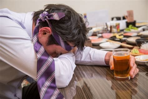 飲みすぎても大丈夫！二日酔いに効くお酢の力とは！？ Vinegaria