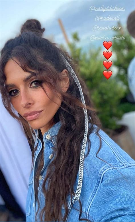 Very Sexy Sarah Shahi Selfie She Is Damn Hot R Celebrityselfies