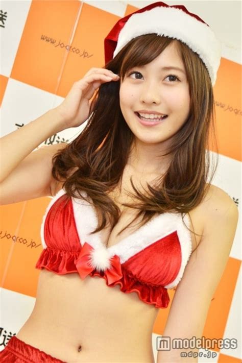 佐野ひなこ Fカップ谷間を強調した水着ミニスカサンタコス 画像30枚｜お宝アイドル画像を探せ！