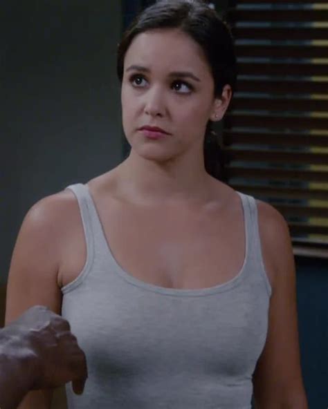 Melissa Fumero As Amy In B99 Melissa Fumero Amy Santiago Melissa