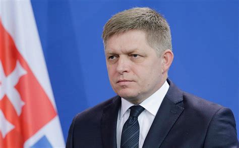 Роберт Фицо в третий раз возглавил правительство Словакии — РБК