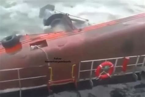 Diduga Faktor Cuaca Kapal Fc Ark Shiloh Miring Hingga Akhirnya