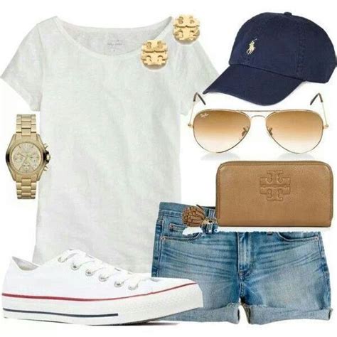 5 Cute And Practical Soccer Mom Outfits Soccer Mom Outfits Casual