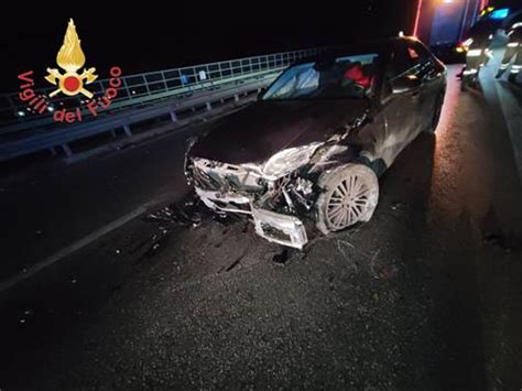 Incidente Stradale Due Le Vetture Coinvolte Una Mercedes C220 Ed Una