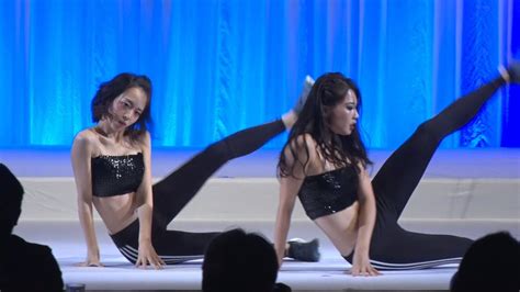 美女ダンサーがヘソ出し衣装でキレキレのダンスパフォーマンス！！ Youtube
