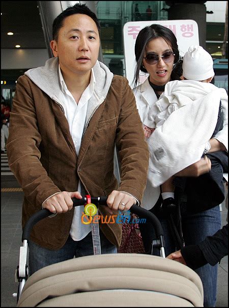 [포토엔]김민 이지호 감독 부부 아직 한국은 쌀쌀하네요 손에 잡히는 뉴스 눈에 보이는 뉴스 뉴스엔
