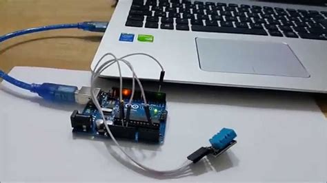 measuring humidity and temperature with arduino uno and dht11 sensor