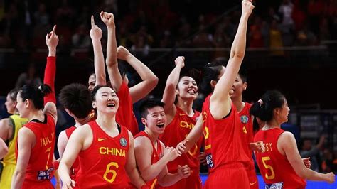 中国女篮勇夺世界杯亚军！ 6号是她… 中国女篮 女篮 世界杯 新浪新闻