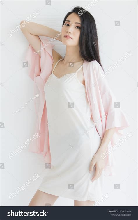 Sexy Asian Woman Model Pajamas Standing 스톡 사진 1404574952 Shutterstock