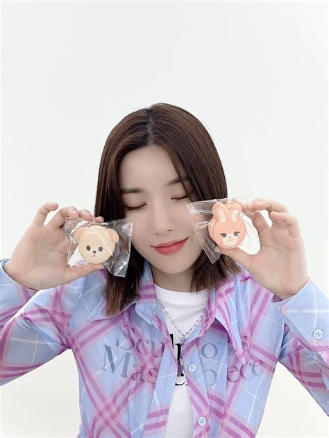 권은비 Kwon Eun Bi On Twitter [📸] 220509 2nd Mini Album [color] Video