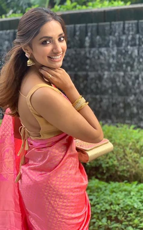 21 Hot Photos Of Jiya Shankar Wiki Bio Tv Shows Instagram Photoshoots