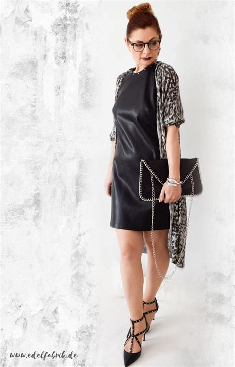 Schwarzes Lederminikleid Mit High Heels Kombinieren Outfit