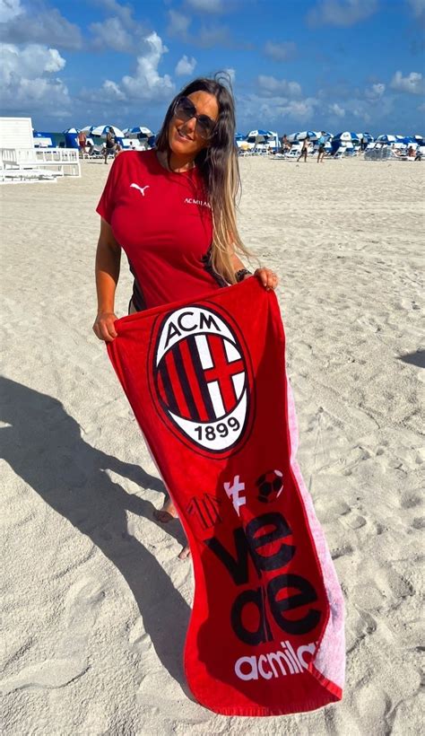 Claudia Romani Beach In Miami 11 02 2022 • Celebmafia