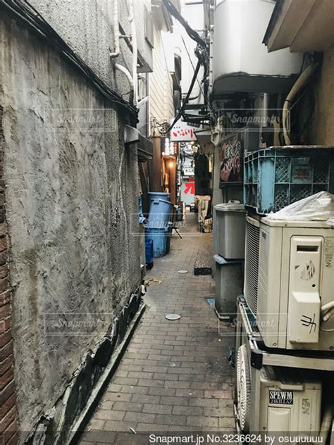 路地裏の写真・画像素材[3236624] Snapmart（スナップマート）