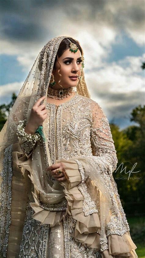 Pin By Razania Ocra On Mehndi Bridal Photoshoot Pakistani Bridal