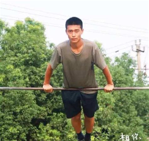 南山帅哥兵哥 图库 五毛网