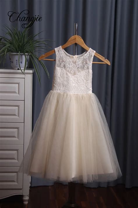 2017 Romantic Champagne Lace Flower Girl Dresses For Weddings A Line