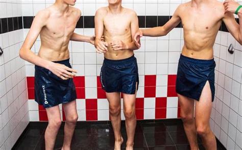 Mobielverbod In Kleedkamer Moet Jeugd Beschermen Tegen Naaktfotos