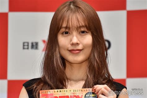 “今年の顔”有村架純、ブラックドレスで登場 山田裕貴は“かっすん”呼び モデルプレス