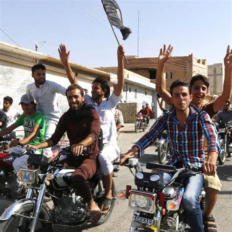 Islamic State Seizes Syrian Airbase While Militants Make Further