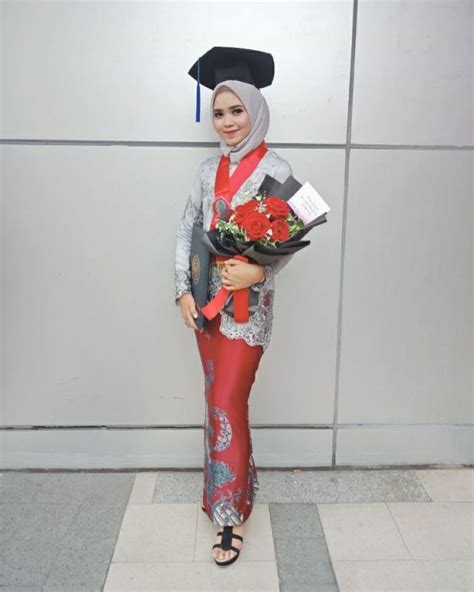 Tutorial Hijab Simple Segi Empat Untuk Wisuda – Ragam Muslim