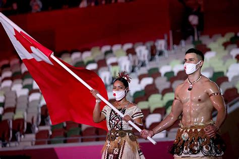 【写真で振り返る東京五輪】開会式編 プリンセス風のカザフ旗手が「絶世の美女」 The Answer