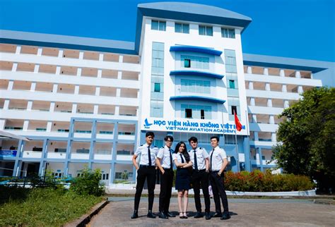 Muốn Trở Thành Tiếp Viên Hàng Không Học Gì ở đâu