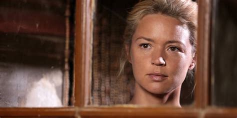 Virginie Efira Dévoile Sa Poitrine Sur Laffiche Du Film Blessed