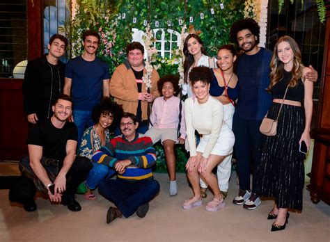 Levi Asaf Comemora Seu Aniversário De 10 Anos Ao Lado Do Elenco De