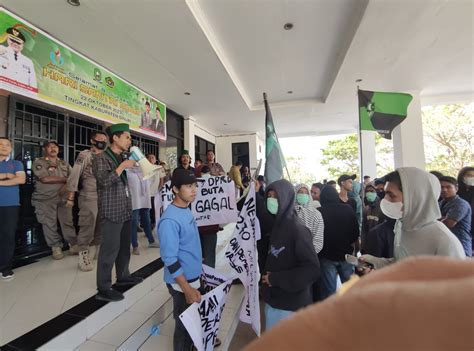 Gelar Aksi Unjuk Rasa Hmi Mpo Sinjai Tantang T R Fahsul Falah