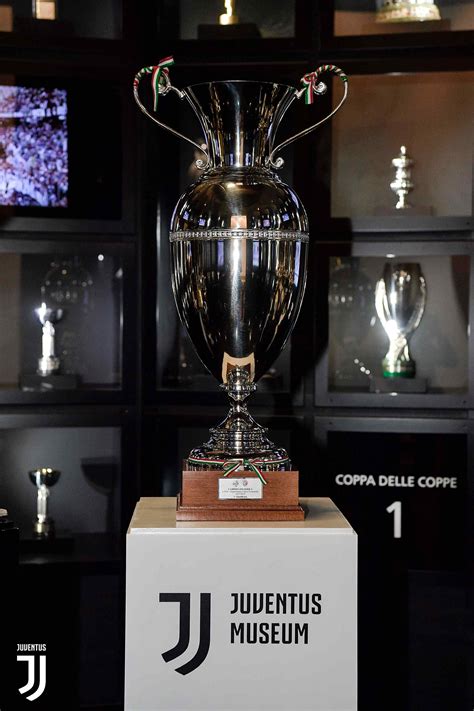 Juve Arrivati Al Museo I Tre Trofei Del 2018 Foto Sportmediaset