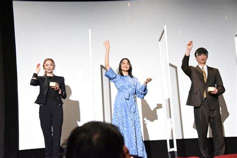 豆をまく登壇者たち。 深川麻衣が呼び込みたい福は？「おもいで写眞」イベントで高良健吾、香里奈と豆まき [画像・動画ギャラリー 9 20