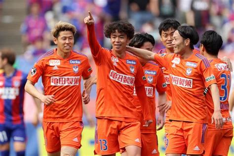 【新潟】連敗ストップへ横浜fcを倒す。伊藤涼太郎「結果が出ないときこそ自分たちのスタイルを信じ抜く」 1 2 サッカーマガジンweb