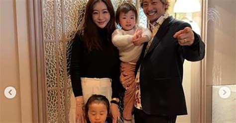 黒木啓司、43歳バースデーに妻・宮崎麗果＆子どもたちと“幸せ家族ショット” 「素敵な写真ばかり」「ほっこりします」（1 2 ページ） ねとらぼ