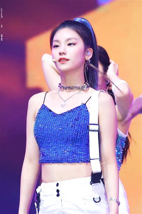 191116 Itzy Yeji Vlive Awards V Heartbeat Kpopping