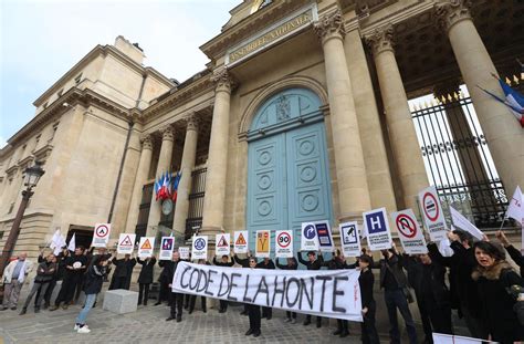 Loi Immigration Manifestation Dopposants Près De Lassemblée