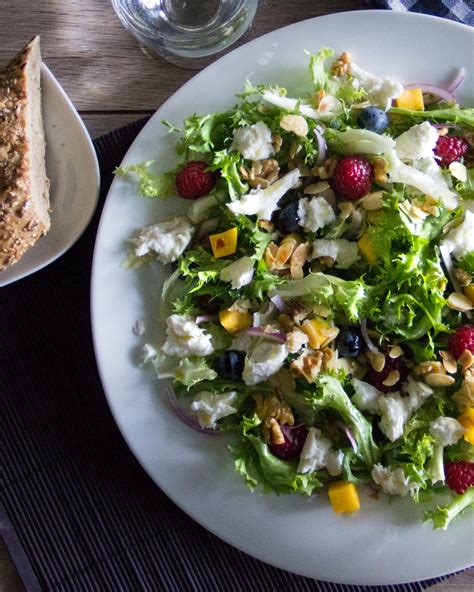 Ensalada De Escarola Con Frutas Frutos Secos Y Mozzarella Comando Cocina
